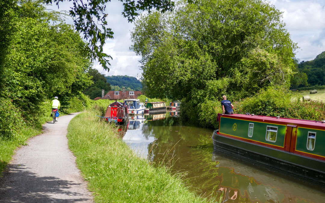 Bradford on Avon to Bath walk in the Cotswolds (7.5 miles one way)